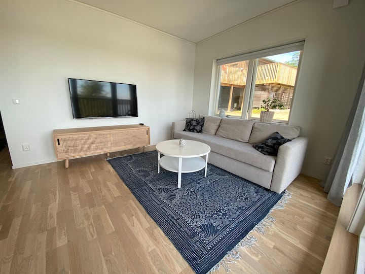 Modern Gäststuga Intill Sjö - Gränna