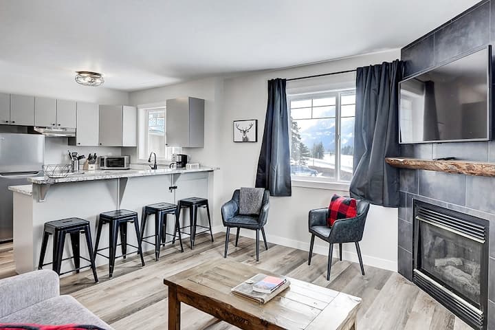 Mountain View Condo, Hot Tub & Fireplace - Canmore