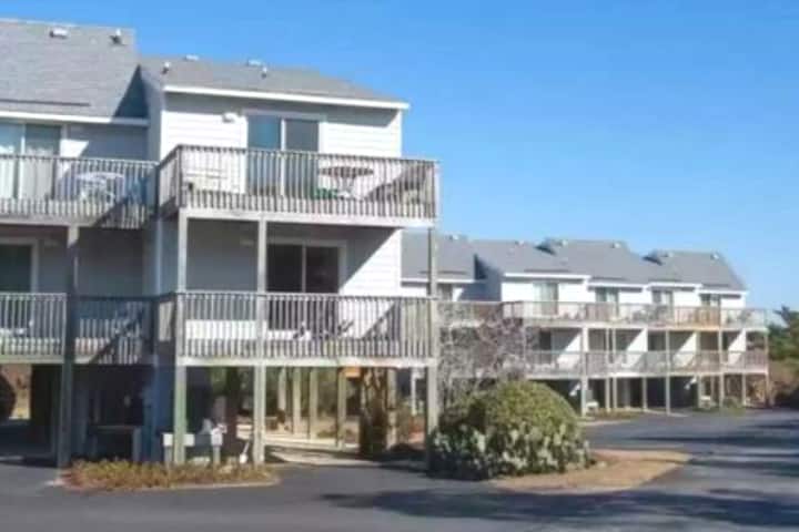 Cozy Beachside Townhouse Located In Duck Obx - Duck, NC