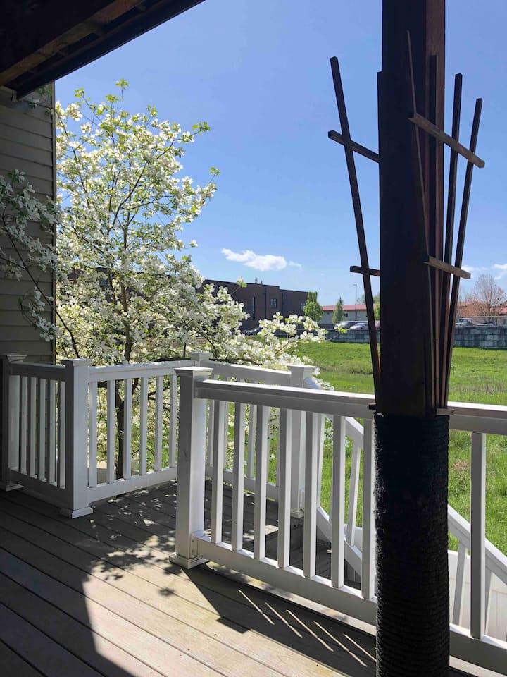 Private Spacious Loft W/balcony-15 Mins To Pdx - Vancouver, WA