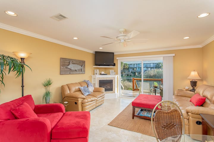 Coral Crab Condo-2 Master’s Suites~pet Friendly - Pensacola Beach, FL