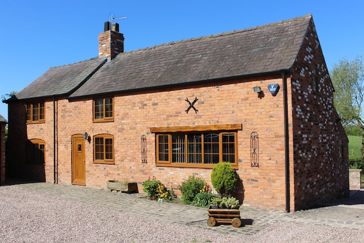 Orchard House Comfort, Mod Cons And Relaxation. - Northwich