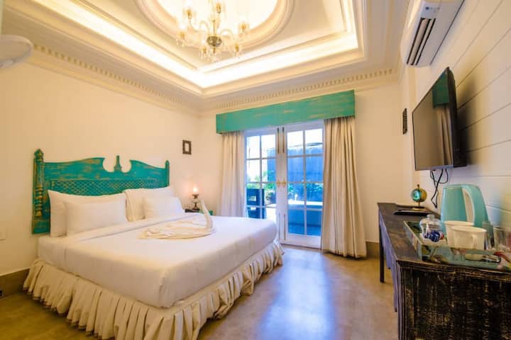Grand Rooms With Double Jacuzzi Near Vagator Beach - Anjuna