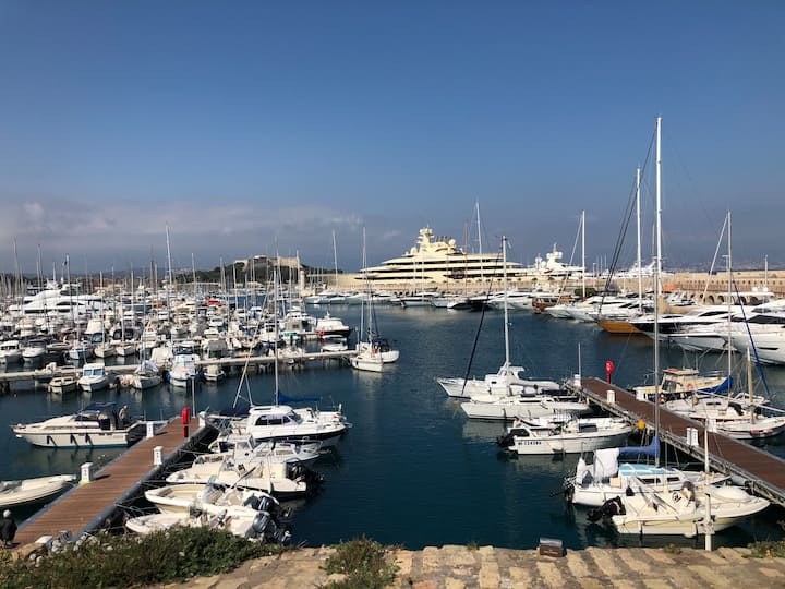 Leichtes Und Luftiges 2p Im Herzen Des Alten Antibes In Der Rue Du Safranier. - Juan-les-Pins