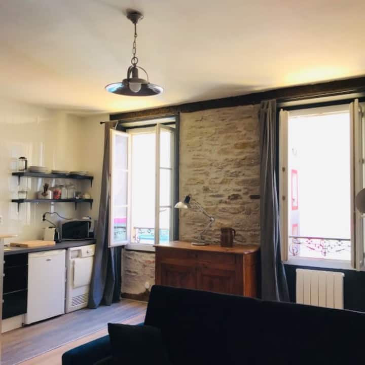 Petit Appartement Bien Situé. - Le Palais