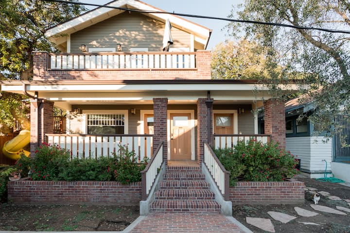 Craftsman-style Studio In Historic Area W/parking - Los Angeles, CA