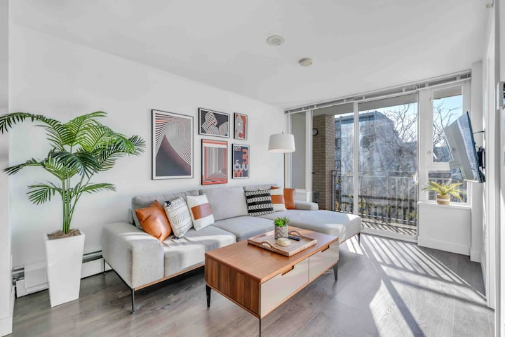 Spacious& Modern 2br Apt With Airconditioning - North Vancouver