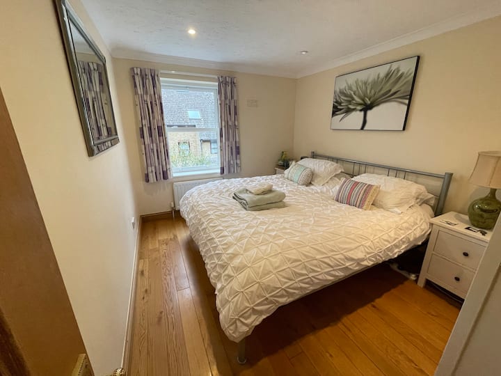 Central Oxford Super King Room & Light Breakfast - Oxford