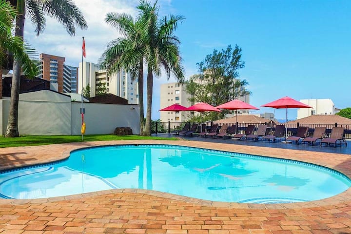 Arth's On Bronze - A 2 Minute Walk To The Beach - Umhlanga