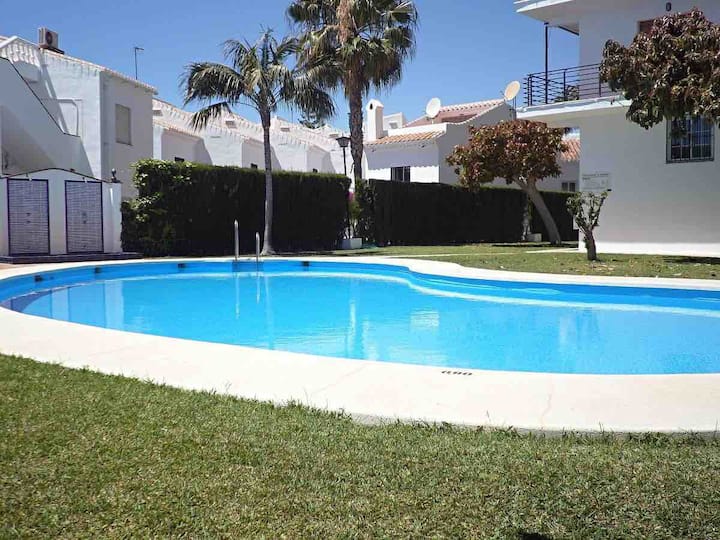 Lovely 2 Bed Apartment With Communal Pool - Nerja