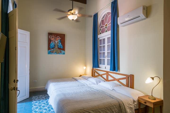 Superior Colonial Room, Steps From Old Havana - ハバナ
