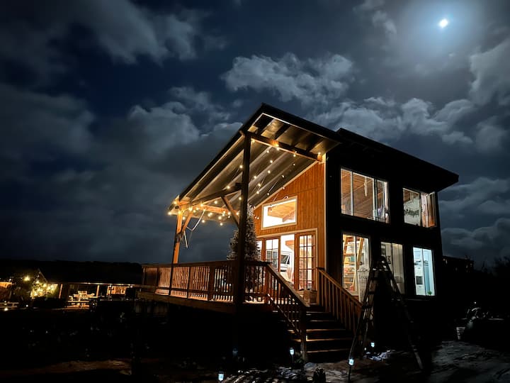 Banana Cabana Farm Stay W/hot Tub - O‘ahu, HI