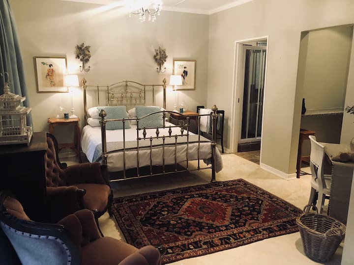 Mulberry Guest Room - White River