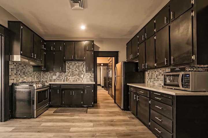 Modern Apartment In The Heart Of Porterville - Porterville, CA