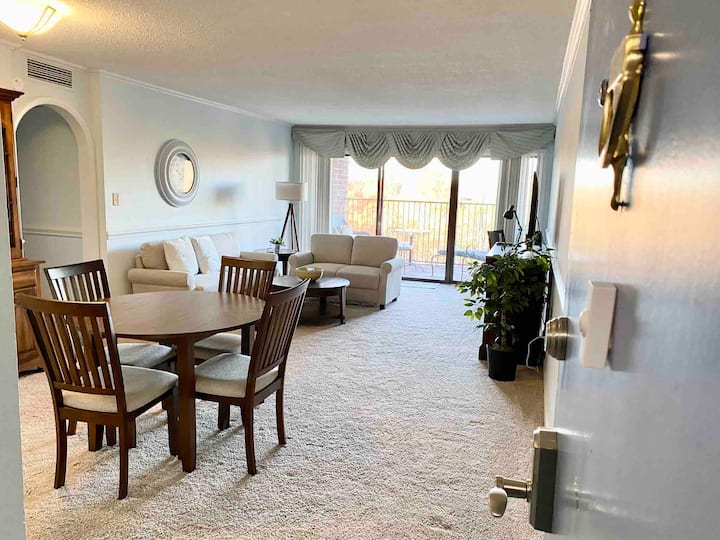 Peaceful Top-floor Haymount Condo W/king Bed - Fayetteville, NC