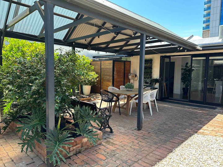 East End Cottage With Off Street Parking - Unley