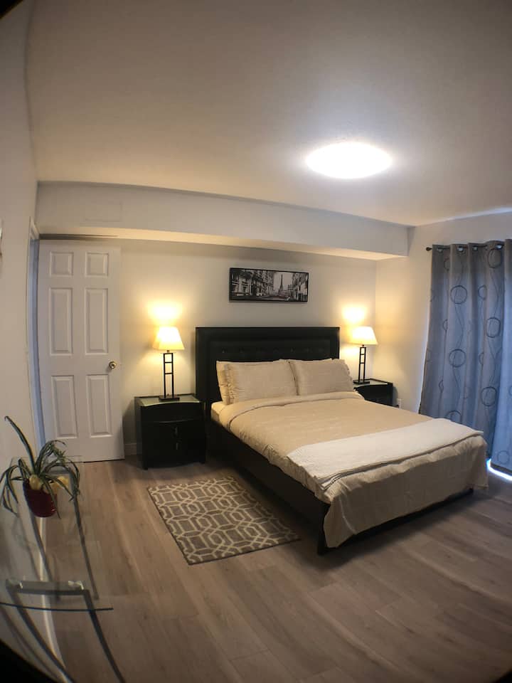 1 Bedroom Ground Floor Suite Near White Rock Pier - White Rock