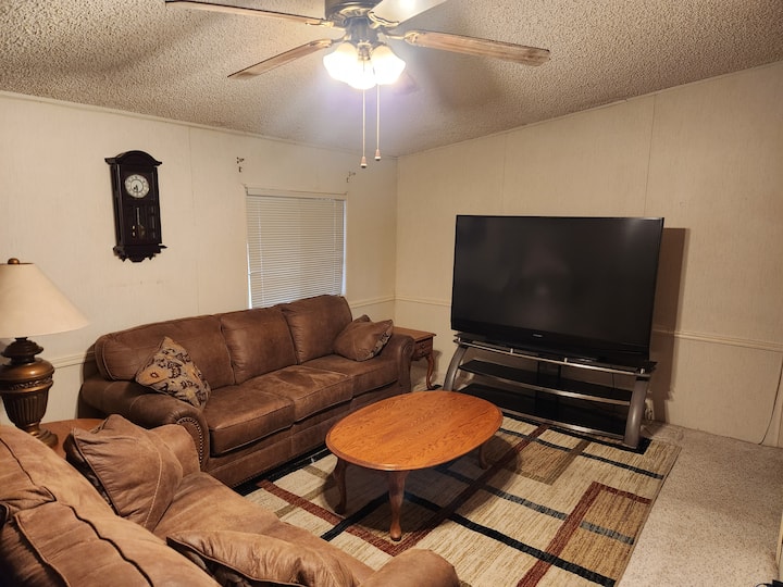 3 Bedroom 2 Bath House Sleeps 6 - エクセター, CA