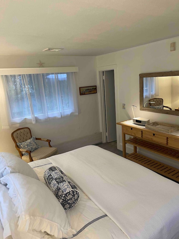 Two Room Suite In Stonington, Ct - Westerly
