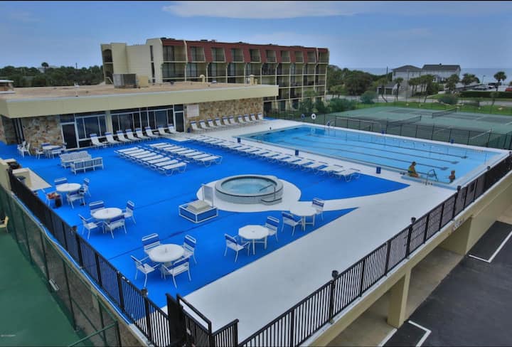 Right Across The Beach, + Amenities - Daytona Beach, FL