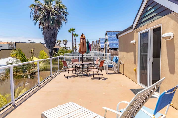Mission Beach House With A Rooftop Deck - San Diego, CA