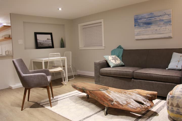 The Driftwood Suite~ Steps To West Bay & Boardwalk - Victòria