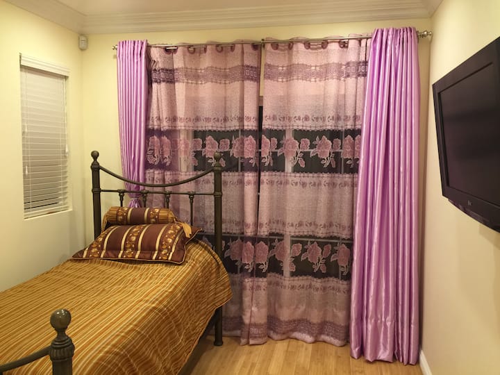 Purple Room In New House With Private Bathroom - Alhambra, CA