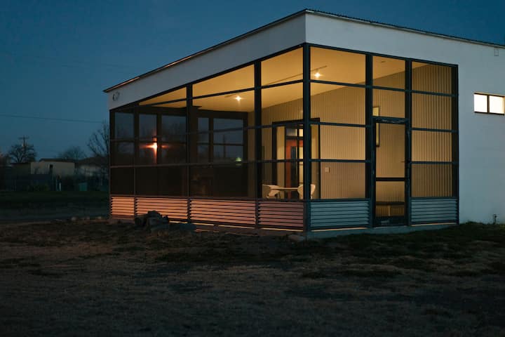 Modern + Minimal Marfa Home - Marfa