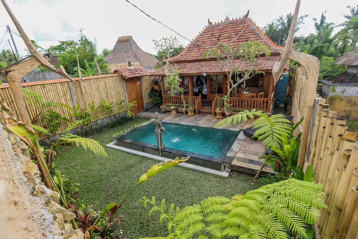 Antique Joglo Villa At The Rice Field - Ubud