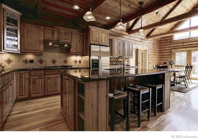 Moonlit Lodge, Custom Riverside mountain log home - Houses for Rent in ...