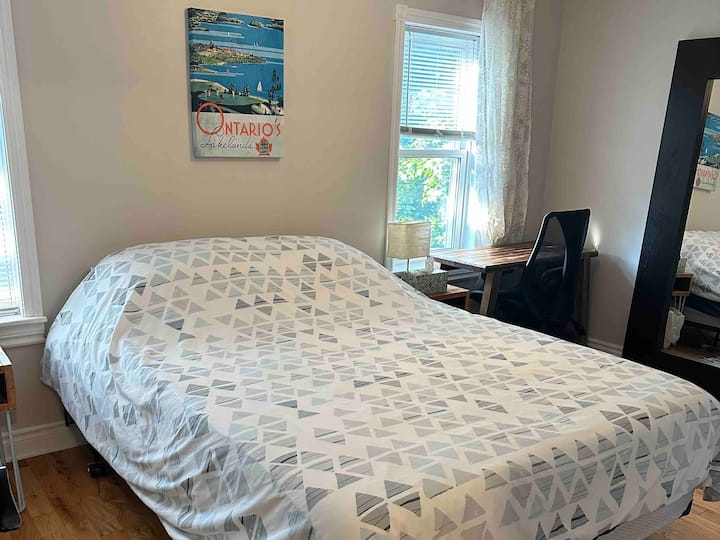 Bright Spacious Room Close To Everything W/parking - Ottawa