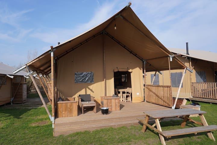Luxe En Sfeervolle Safaritent Met Eigen Badkamer - Someren