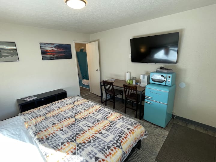 Newly Updated King Studio @ K2 Inn - Sandpoint, ID