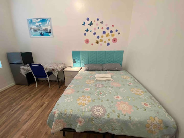 Holiday Cottage. - Honolulu, HI