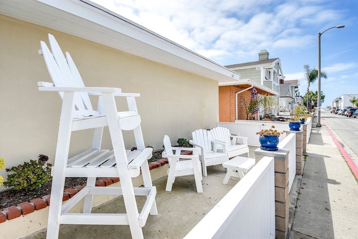 46th St - 5 Bedroom 4 Bath Duplex W/ Parking - Newport Beach, CA