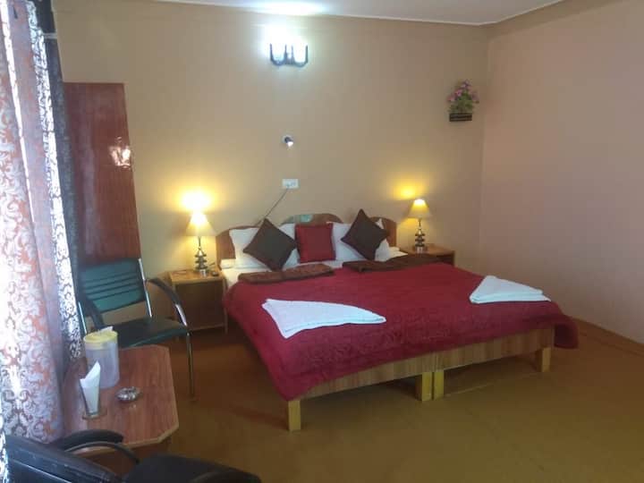 Serene Homestay With Magical Views And Cosy Beds. - 레