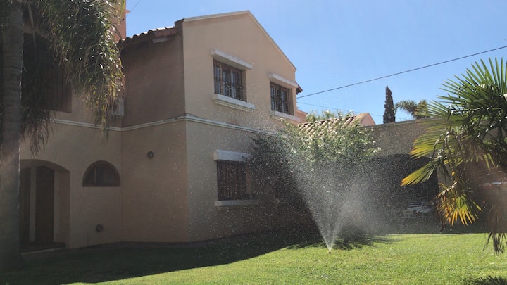 Magnífica Propiedad Con Amplio Jardín Y Piscina - Córdoba