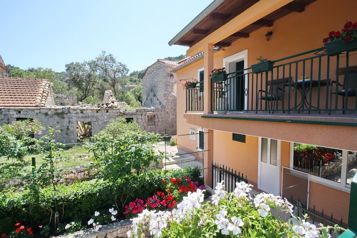 Baldo's Happy Garden- Brand New/ 1 Bd Apt - Mljet