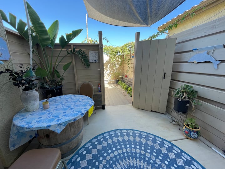 Private Entrance & Fenced Patio Suite - Elk Grove