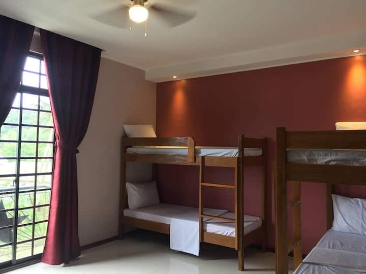 Family Sharing Room Near To Puerto Galera - Puerto Galera