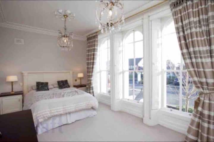 Period, Opulent. 2 Bedroom Imperial Suite - Dublin