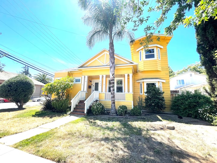 Charming Victorian 2br/2ba Near Downtown & Airport - San José, CA