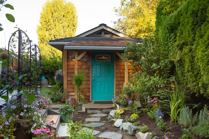 Quaint, Private, Tiny House With Country Feels. - Langley, BC
