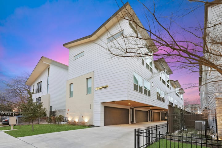 Modern Scandinavian Townhome In Heart Of Dallas - Dallas, TX