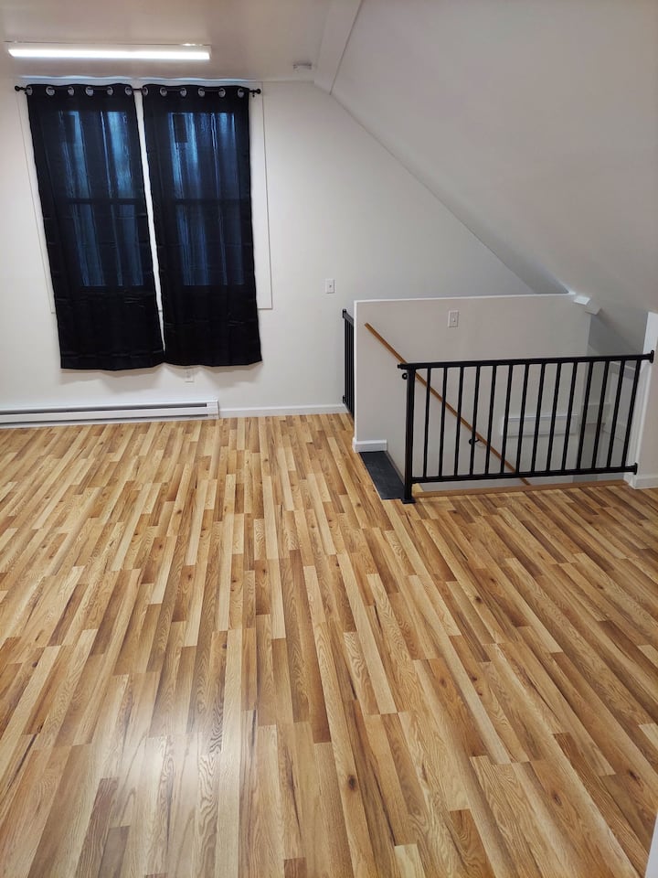 Private 3rd Floor. 2 Bedrooms, 1 Bath And Dining. - Springfield Museums