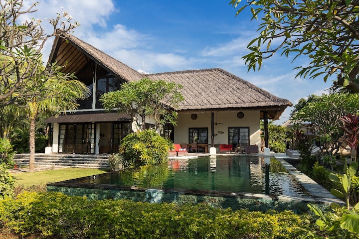 5br Beachfront Villa Lovina Beach W/ Staff & Pool - Indonesia