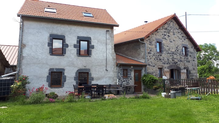 Maison Typique Au Pied Des Volcans - Pontgibaud