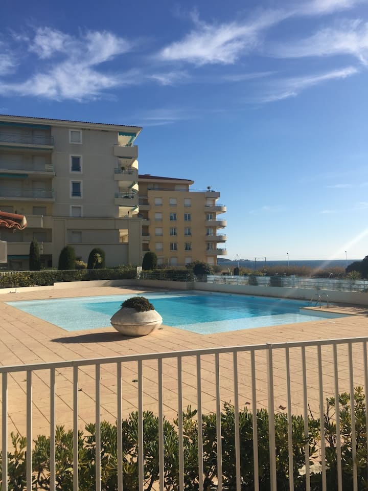 Appartement En Bord De Mer Et Piscine - Antibes