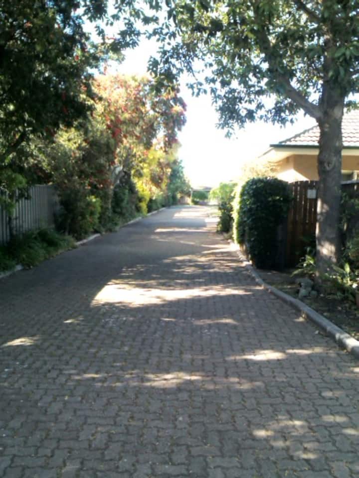 Cute .Cottage .. Parking.. Homely..feminine - Adelaide