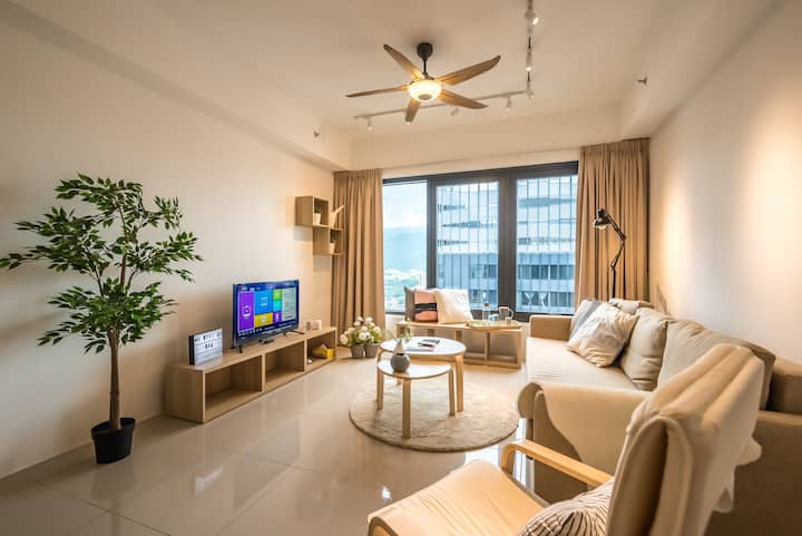 Shiny 2br Suite @ Macalister - Penang